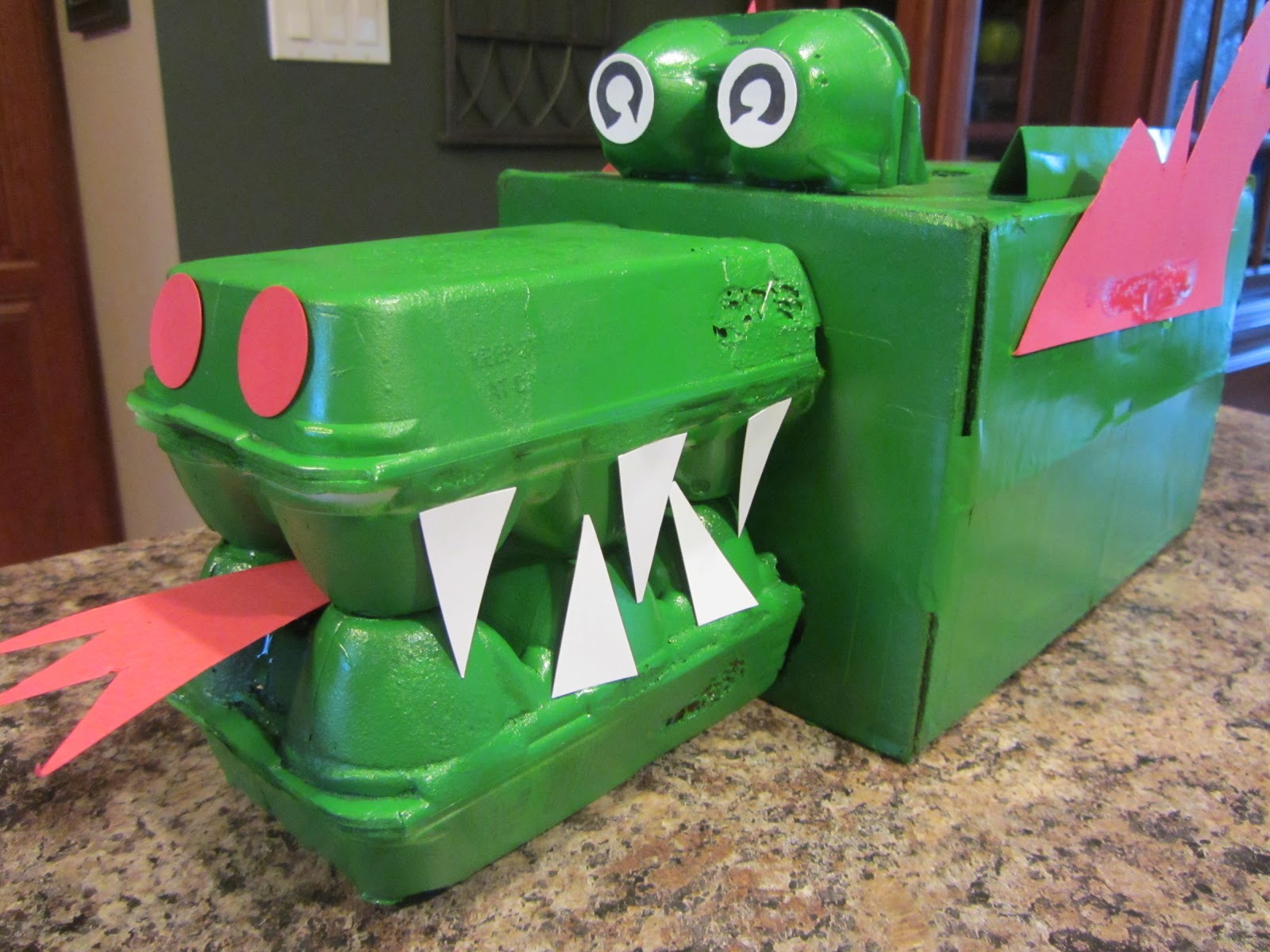 {the graber gab}: Dragon Valentine Box!
