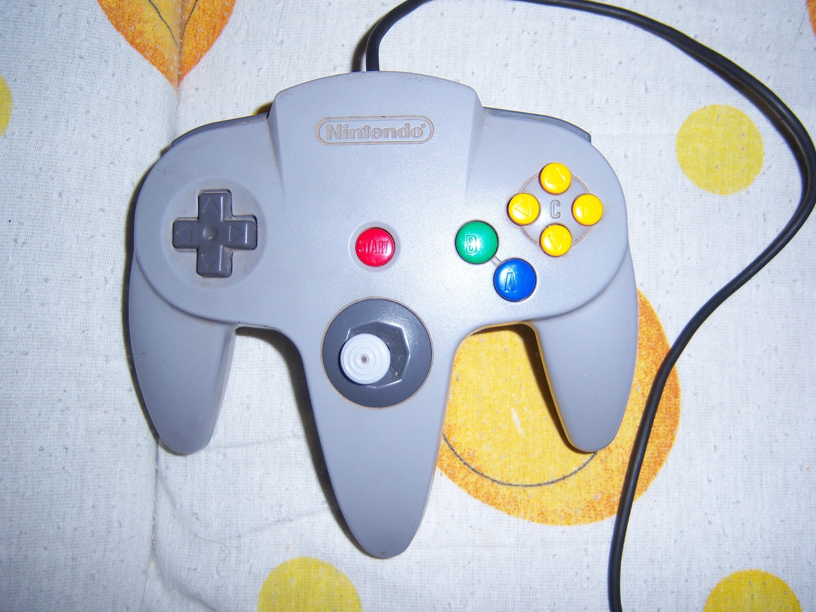 Al interior de Nintendo: El control de la Nintendo 64