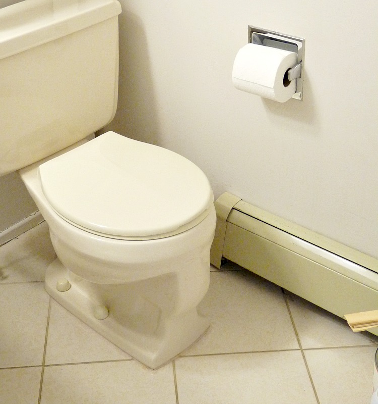 How to Cover Pipes in a Bathroom | Dans le Lakehouse