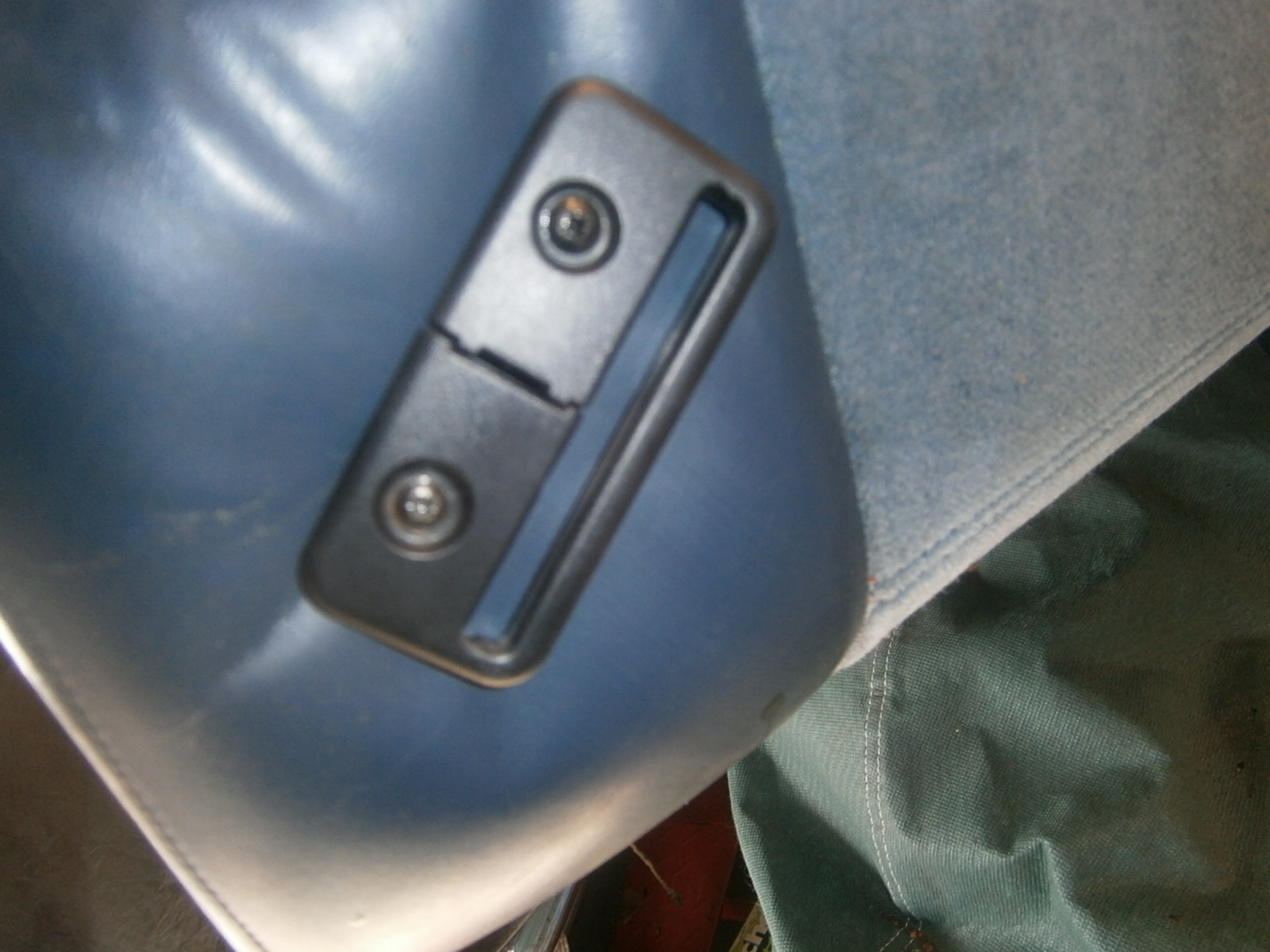 Lotus Excel Restoration: Installation of rear seatbelts Securon 200