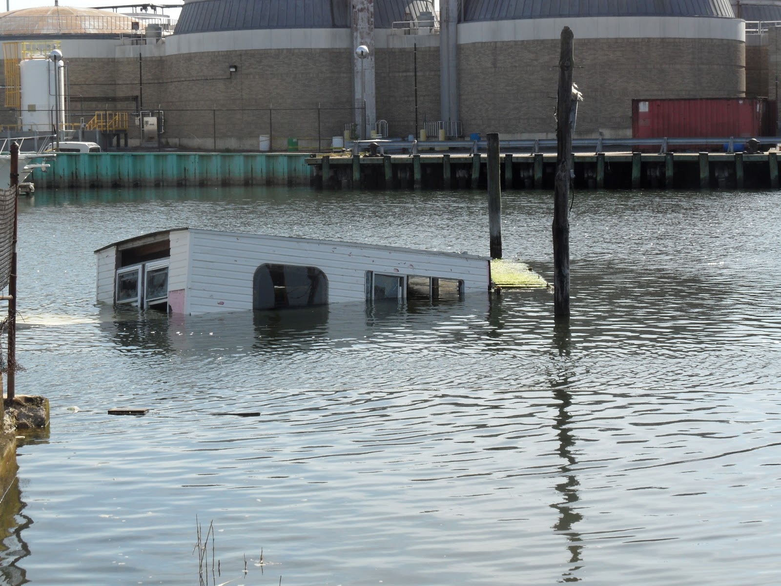 MsElenaeous Rants & Raves: Gerritsen Beach in Brooklyn -- Eight Months ...