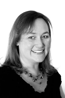 lily bee: Studio Peek: Julia Stainton