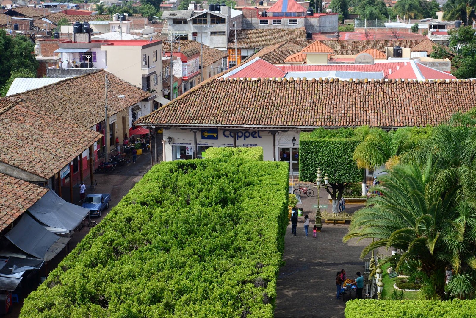 Jaime Ramos Méndez: Vista aérea de la plaza principal de Tangancícuaro ...