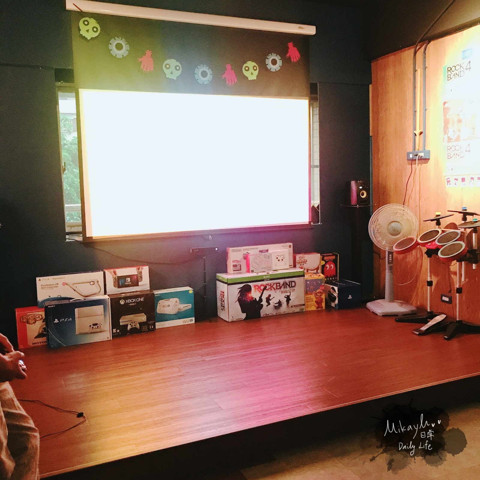 Mikayla is Ordinary: [忠孝新生] [食記] Continue? Gaming Bar電玩餐酒吧 一起打電動吧!