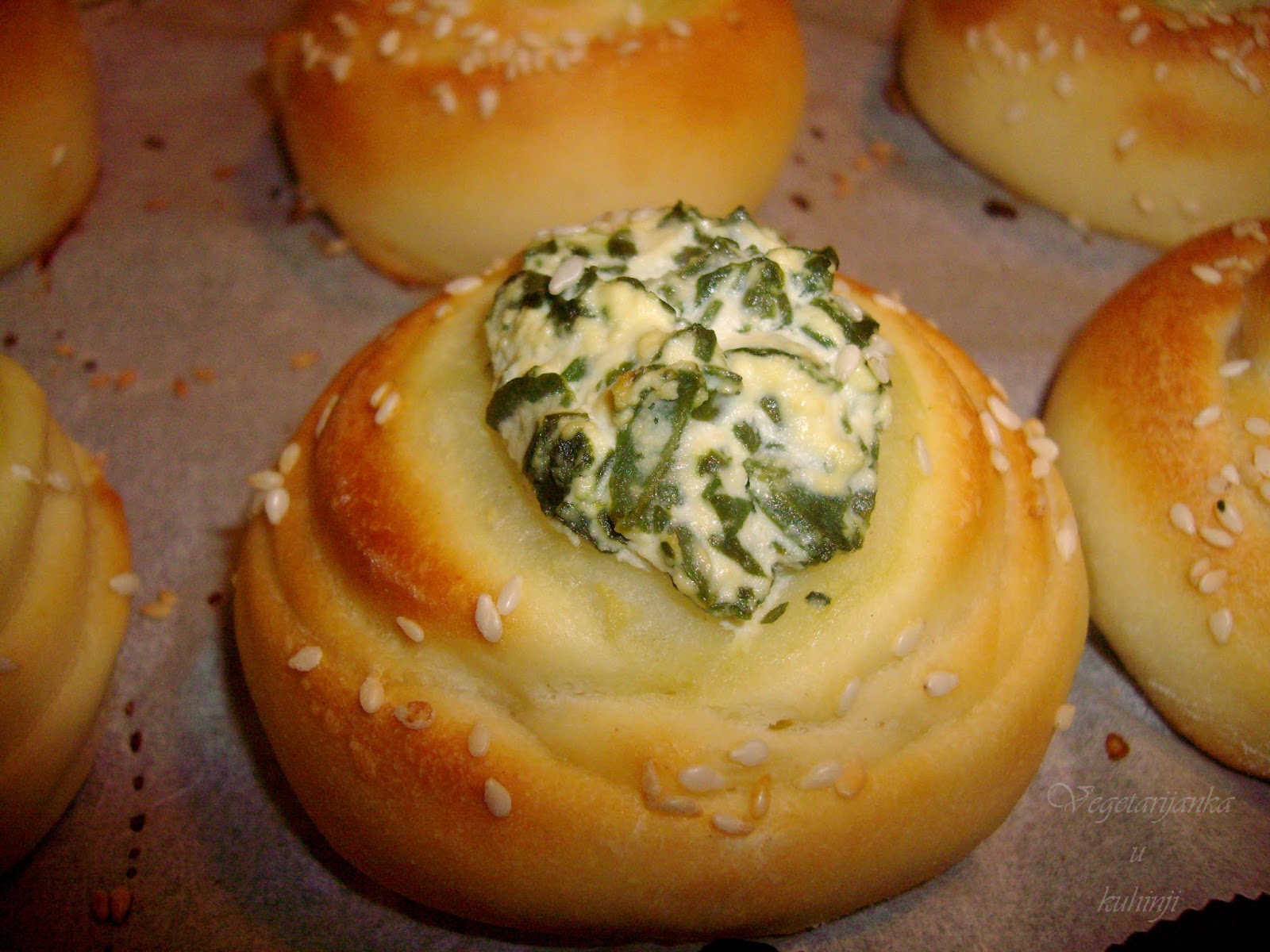 ,,Ružice'' sa spanaćem i sirom