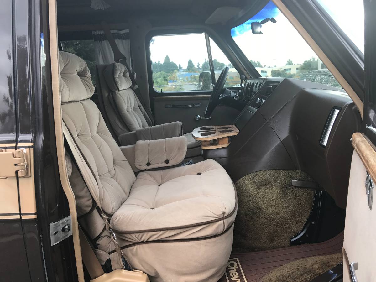 Out Of Step: 1987 chevy g20 Chinook motorhome - $6750