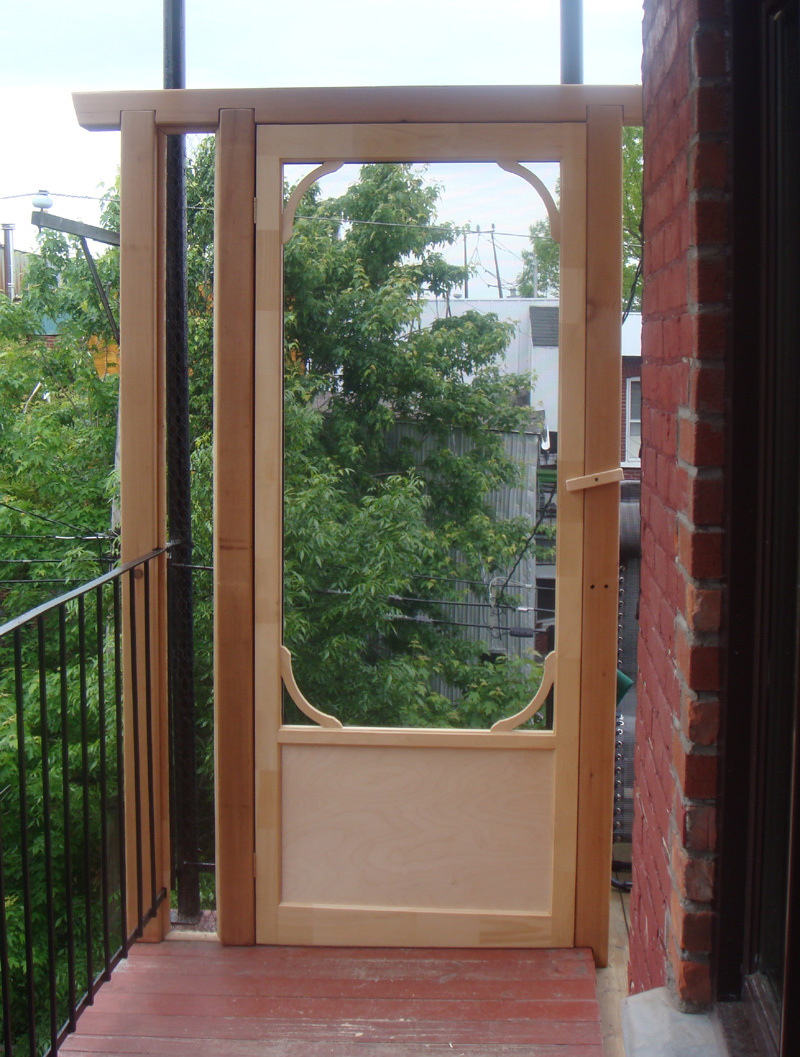 Plateau Renovations - Montréal: Deck door framing with BC fir