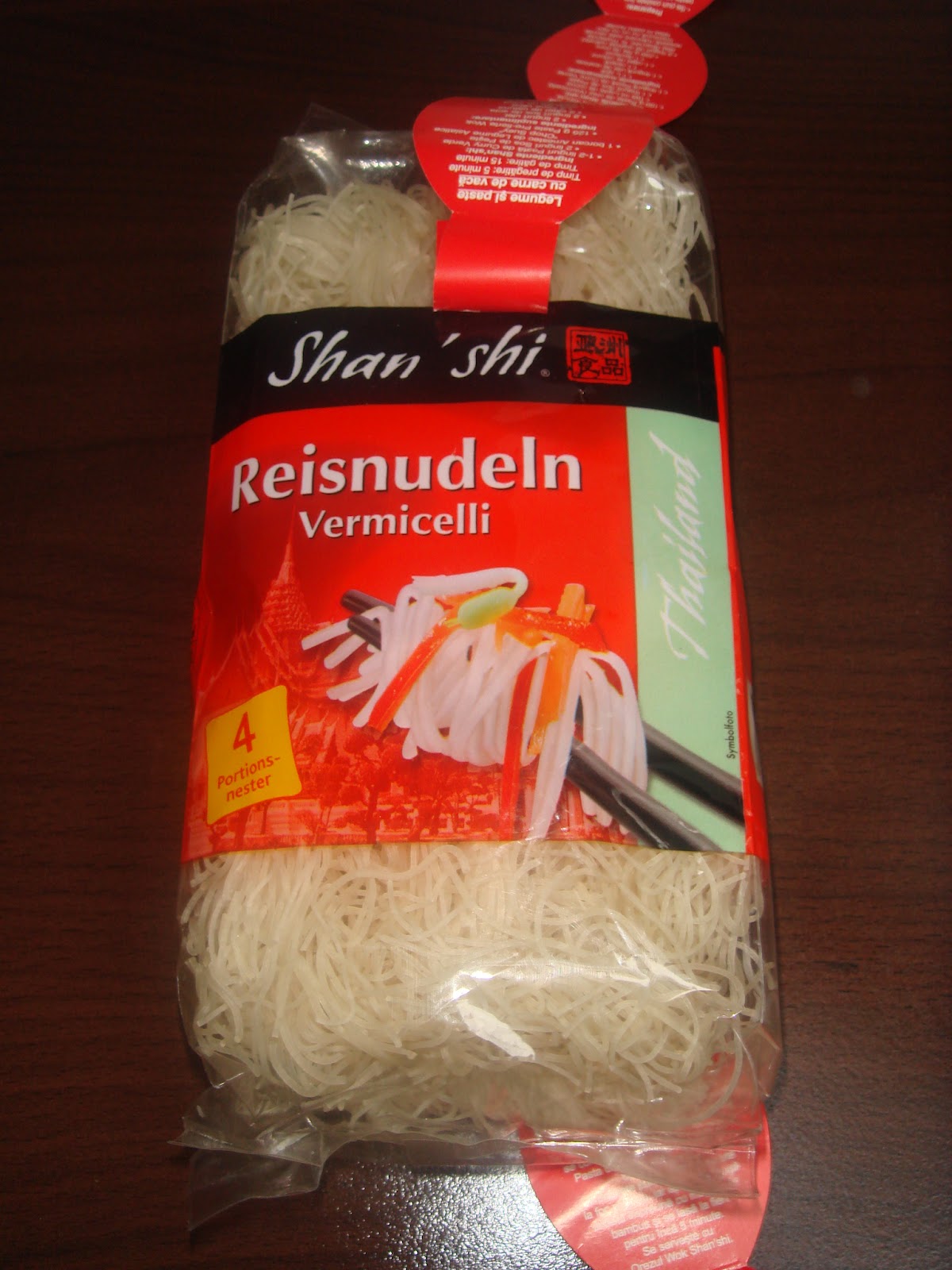 doi-pisoi: Paste de orez cu piept de pui si legume