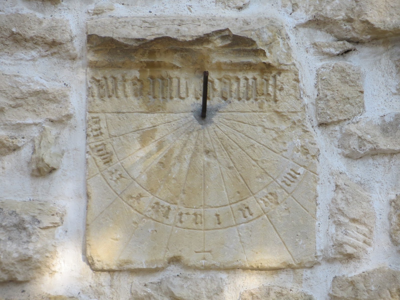 Cercul de stele: Ceasul solar de la Calvaria