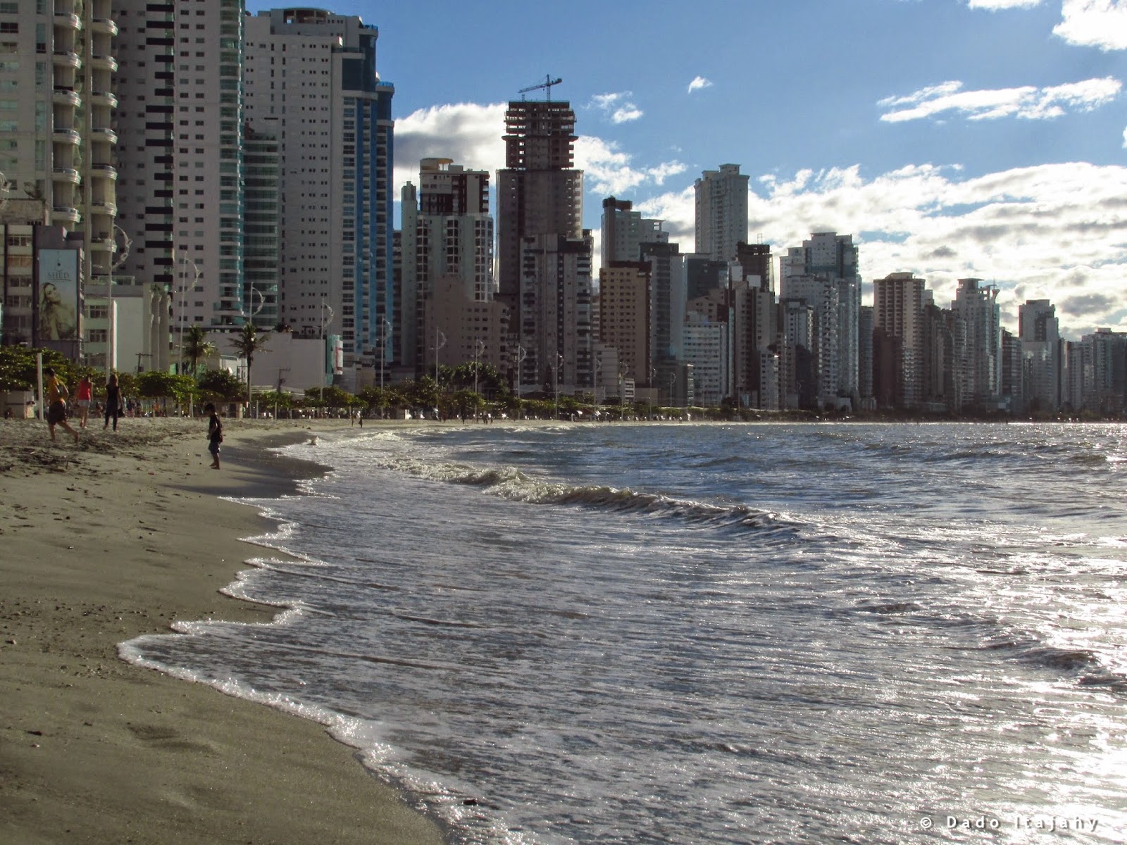 Balneário Camboriú SC: Barra Sul toda azul