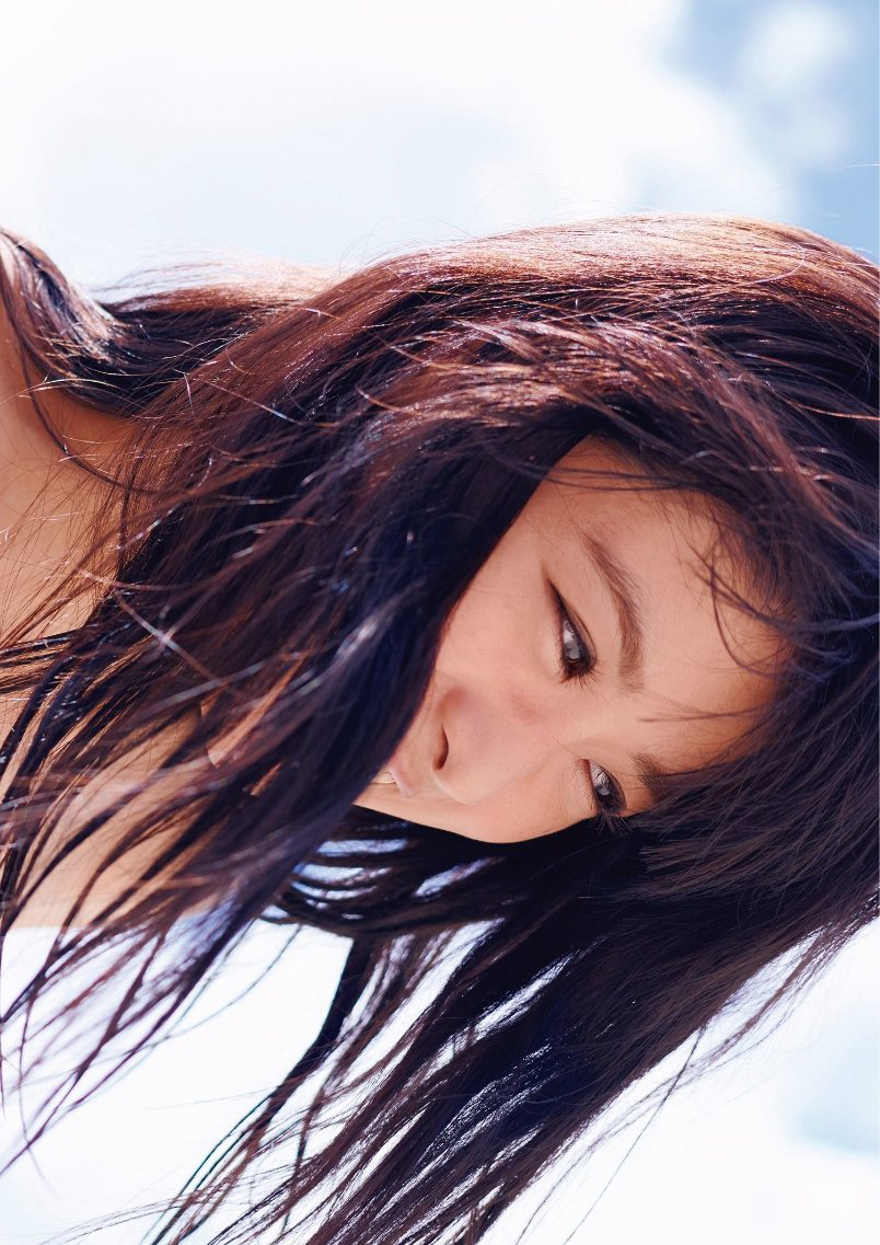 Nao Kanzaki and a few friends: Fumika Baba: "Iropopyo" photobook scans