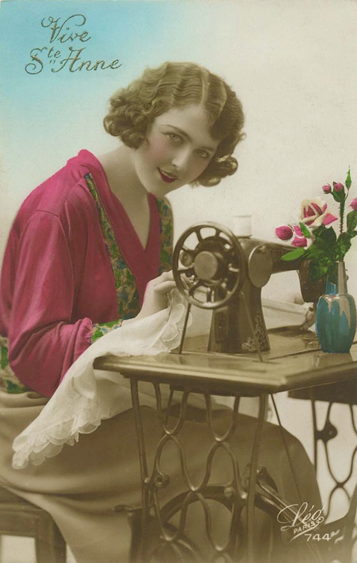 Vintage: Vintage sewing woman