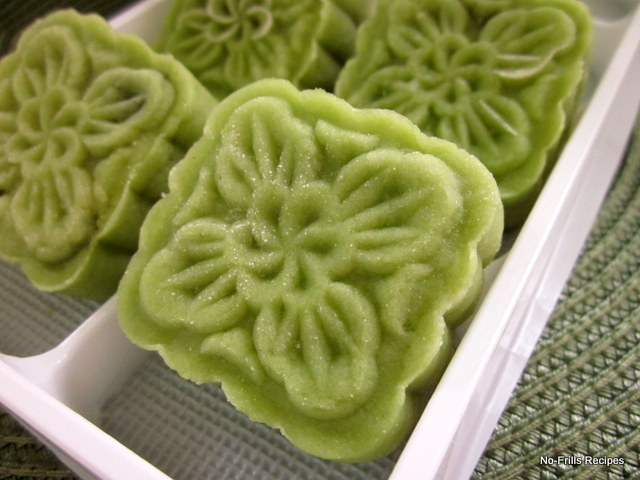 Green tea ping pei (snow skin) mooncake ~ 2012