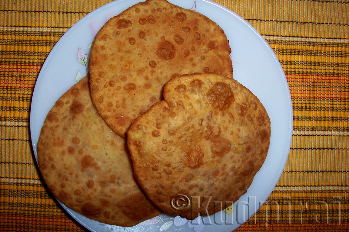 Kudpiraj's Garam Tawa: Moong Daal Biscuit Rotti