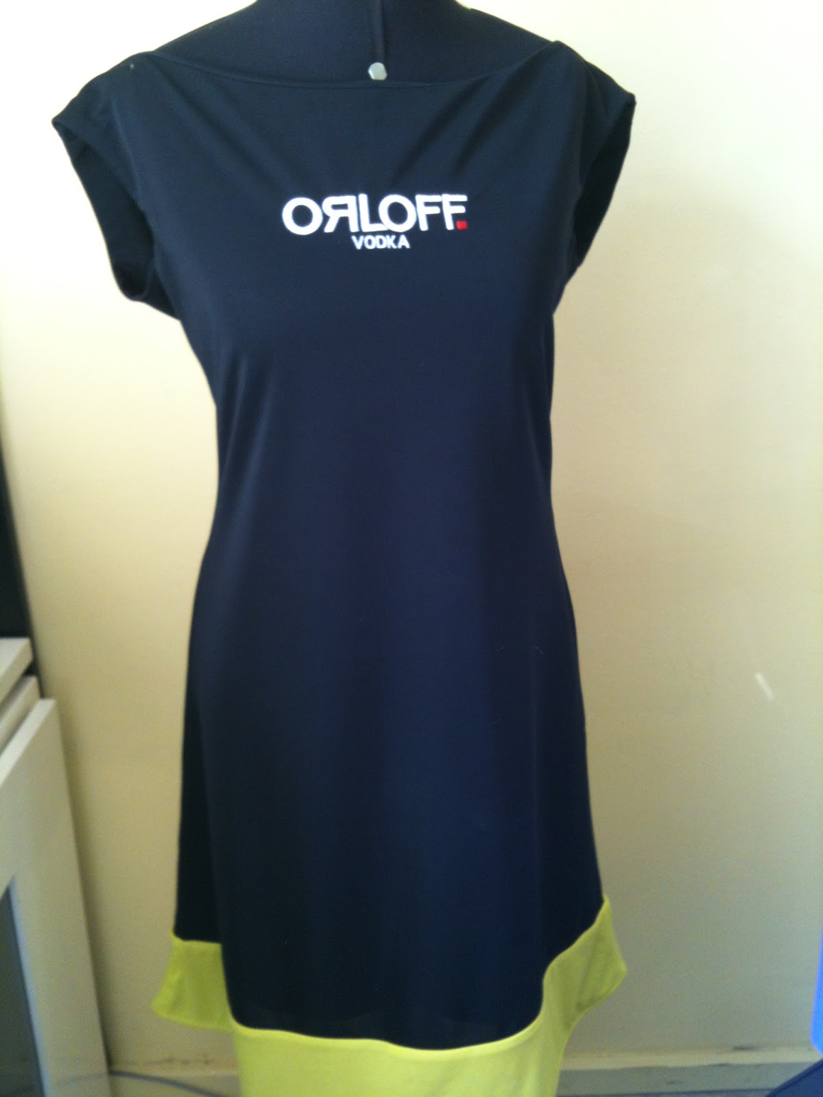 CREDITS - Uniforme&Estilo: VESTIDOS P/ PROMOTORAS DE BEBIDAS