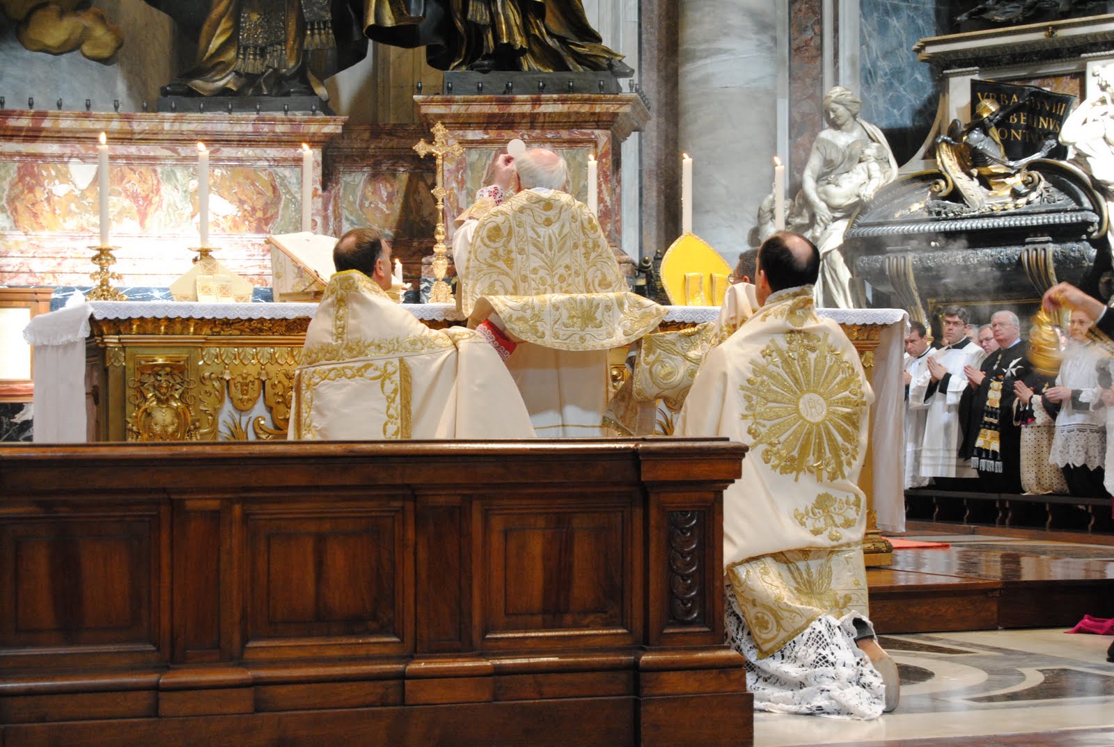RORATE CÆLI: Mass at the Altar of the Chair of Saint PeterVatican Basilica