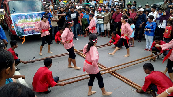 Saureka Reka Dance, Traditional Dance From Maluku - My Indonesian