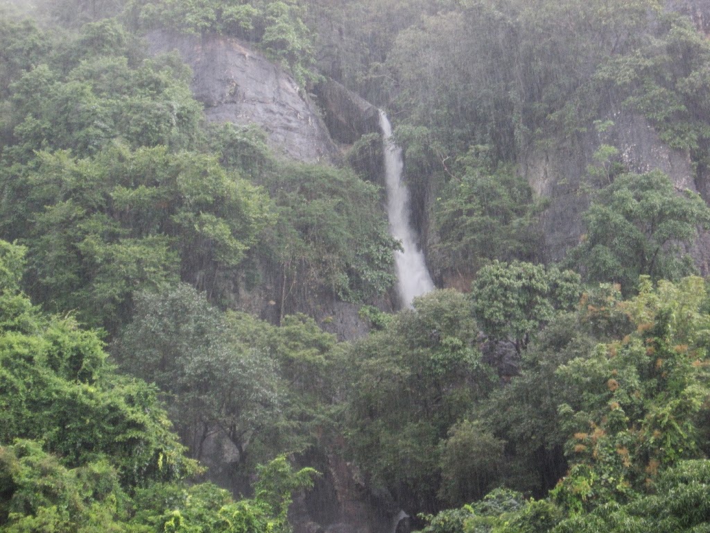 Ulakkai Aruvi Waterfalls