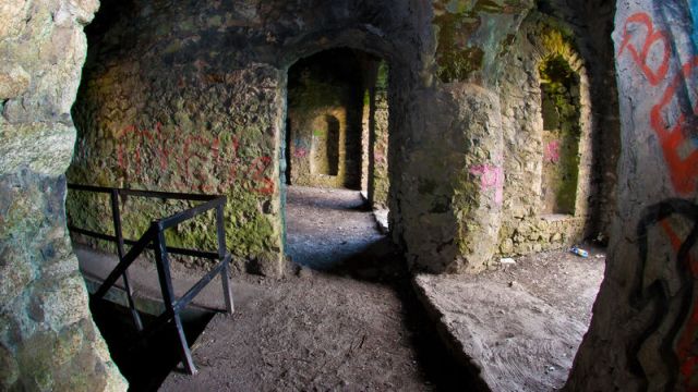 Hellfire Club a diabolská mačka Killakee Cat ~ ZA HRANICOU REALITY ...