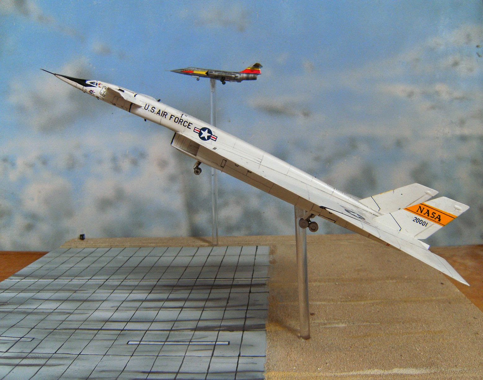 Happyscale-Modellbau: North American XB-70 Valkyrie & Lockheed F-104N ...