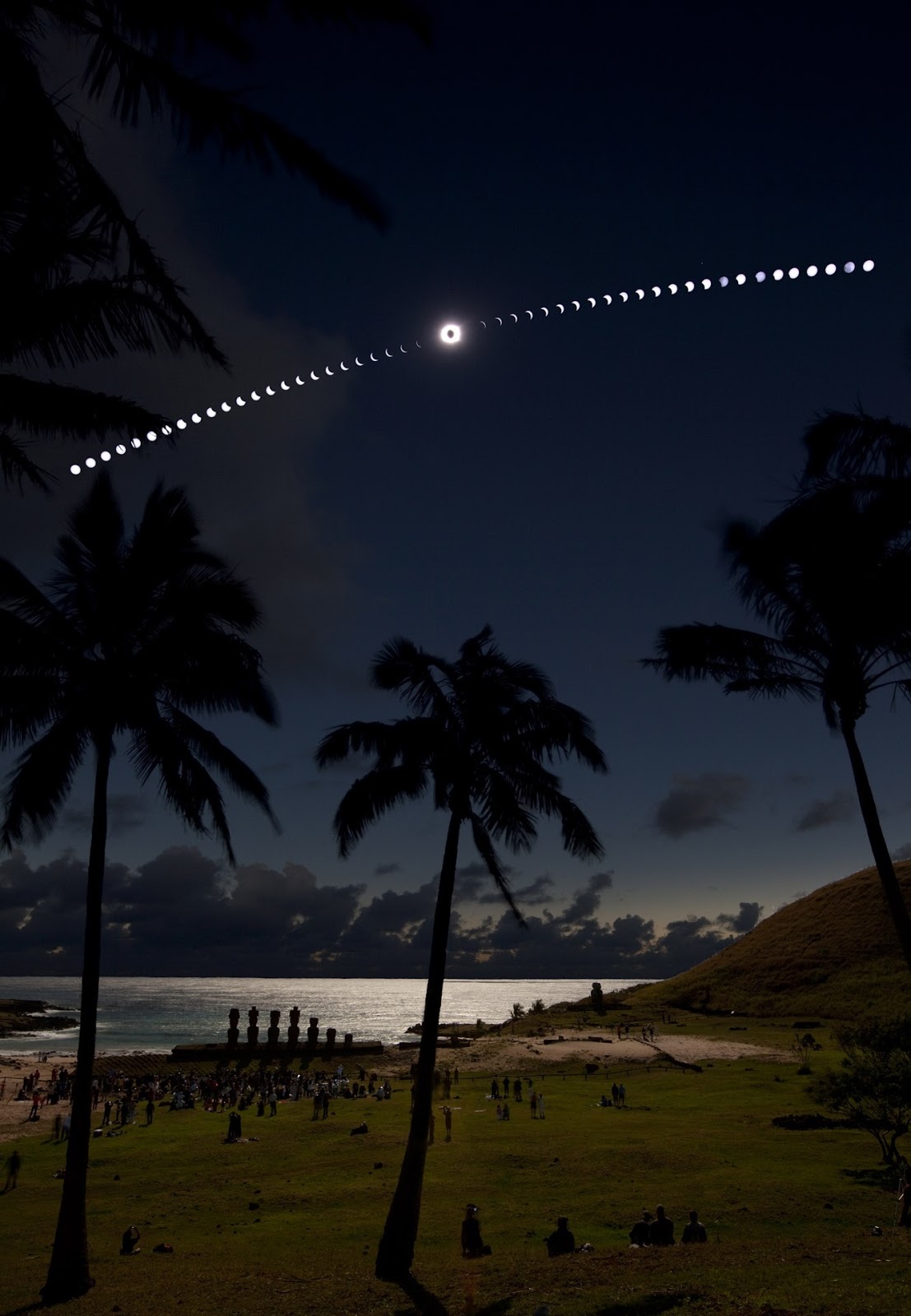 Total Solar Eclipse seen over Anakena Beach | Earth Blog