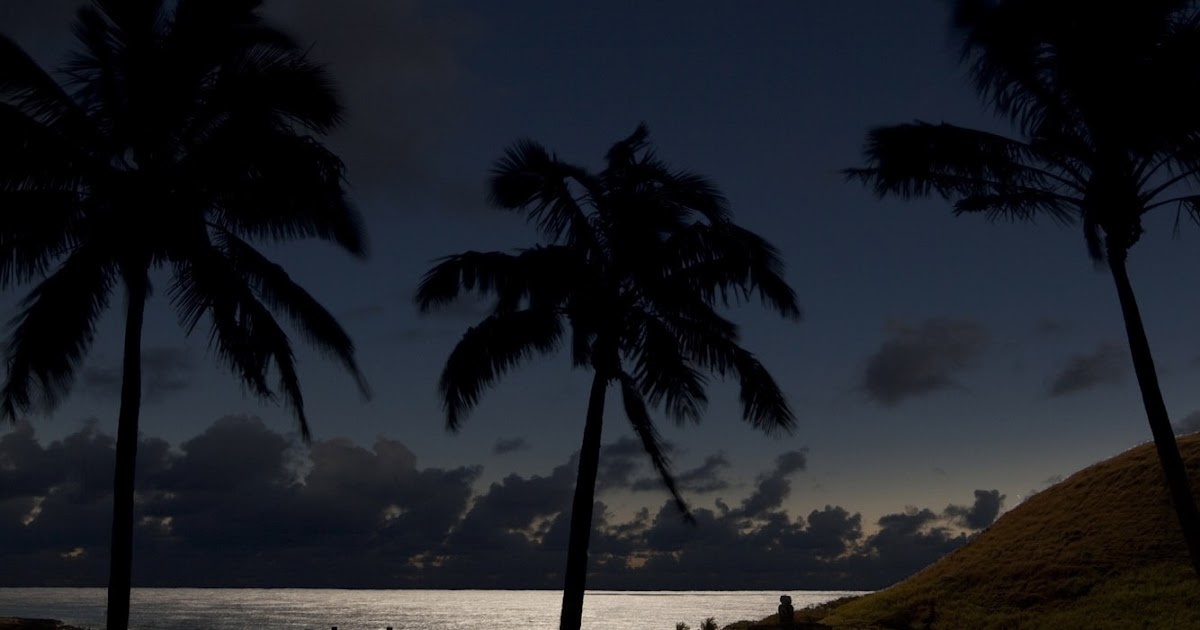 Total Solar Eclipse seen over Anakena Beach | Earth Blog