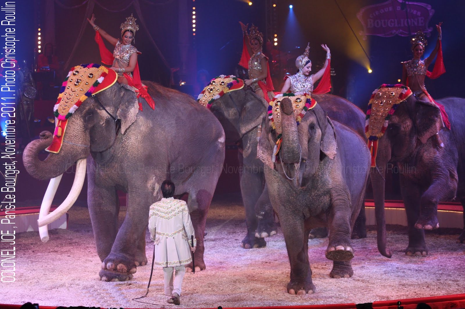 CIRCORAMA PART II: PARIS, LA DERNIERE SCÈNE DE COLONEL JOE.