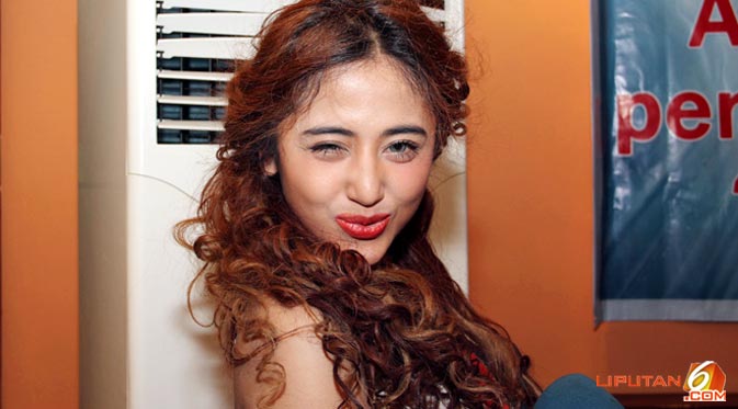 Foto Artis Kita: Foto Dan Biodata Dewi Persik Terlengkap Terbaru