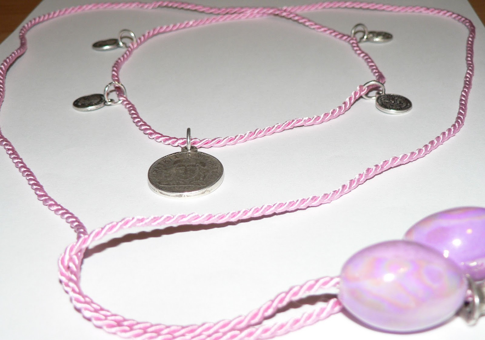 Tarica: Collar con cordón de pasamanería