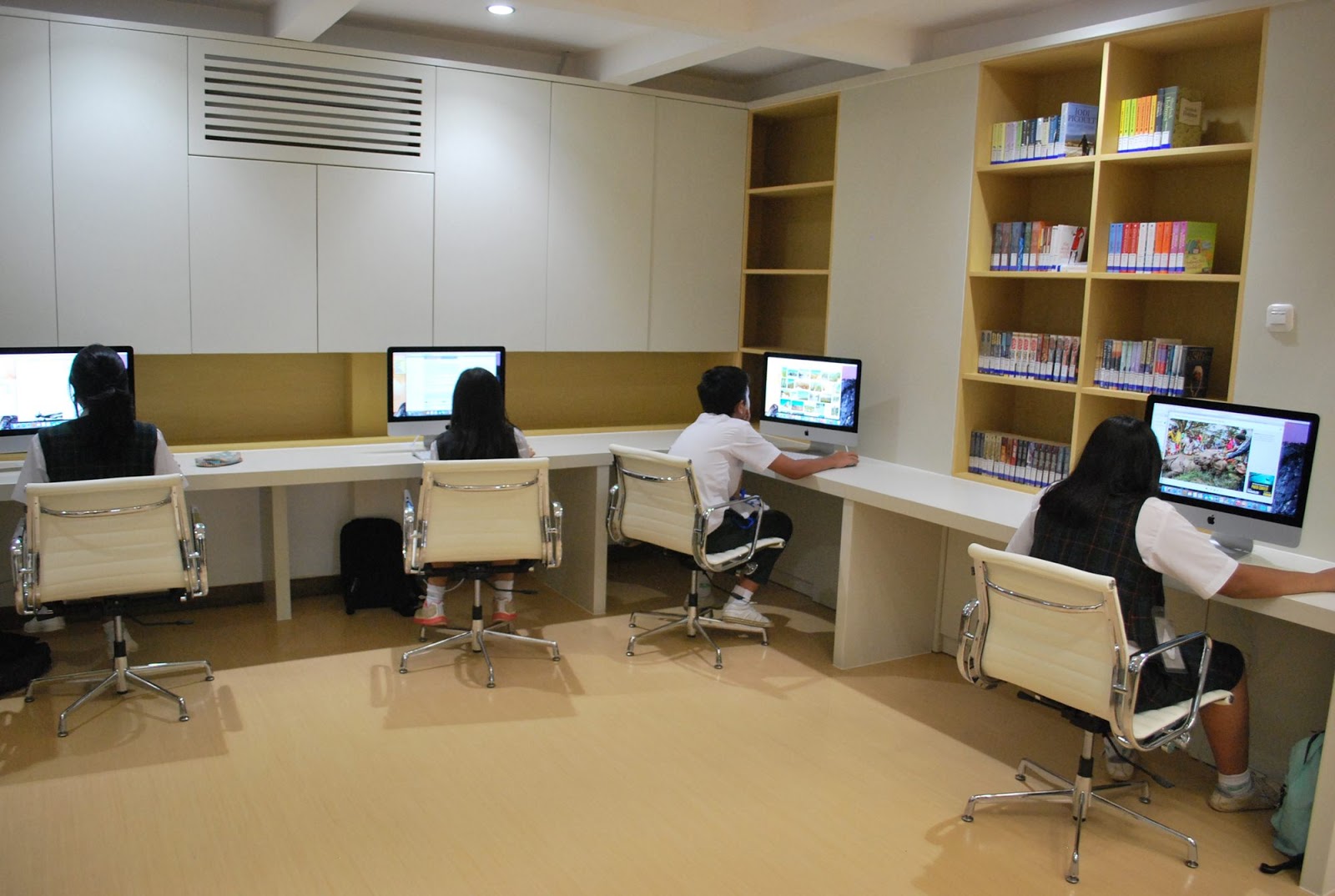 Lihat, Dijamin Ngowoh..! Perpustakaan Sekolah Al-Izhar Jakarta Selatan ...