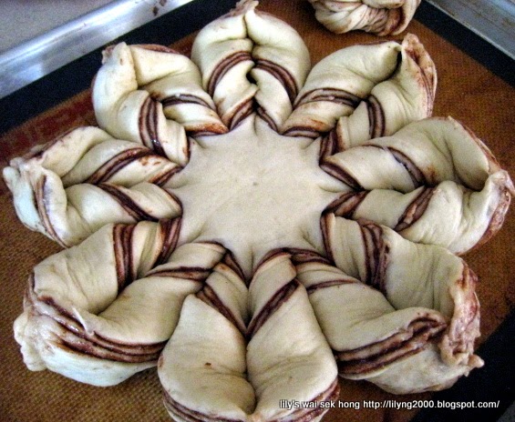 Lily's Wai Sek Hong - Favorites: Nutella Flower Bread