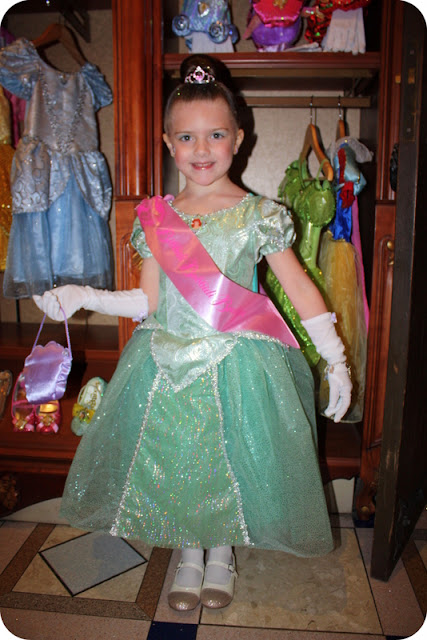 little pumpkin grace: Bibbidi Bobbidi Boutique! {Disney Day 6, Part II}
