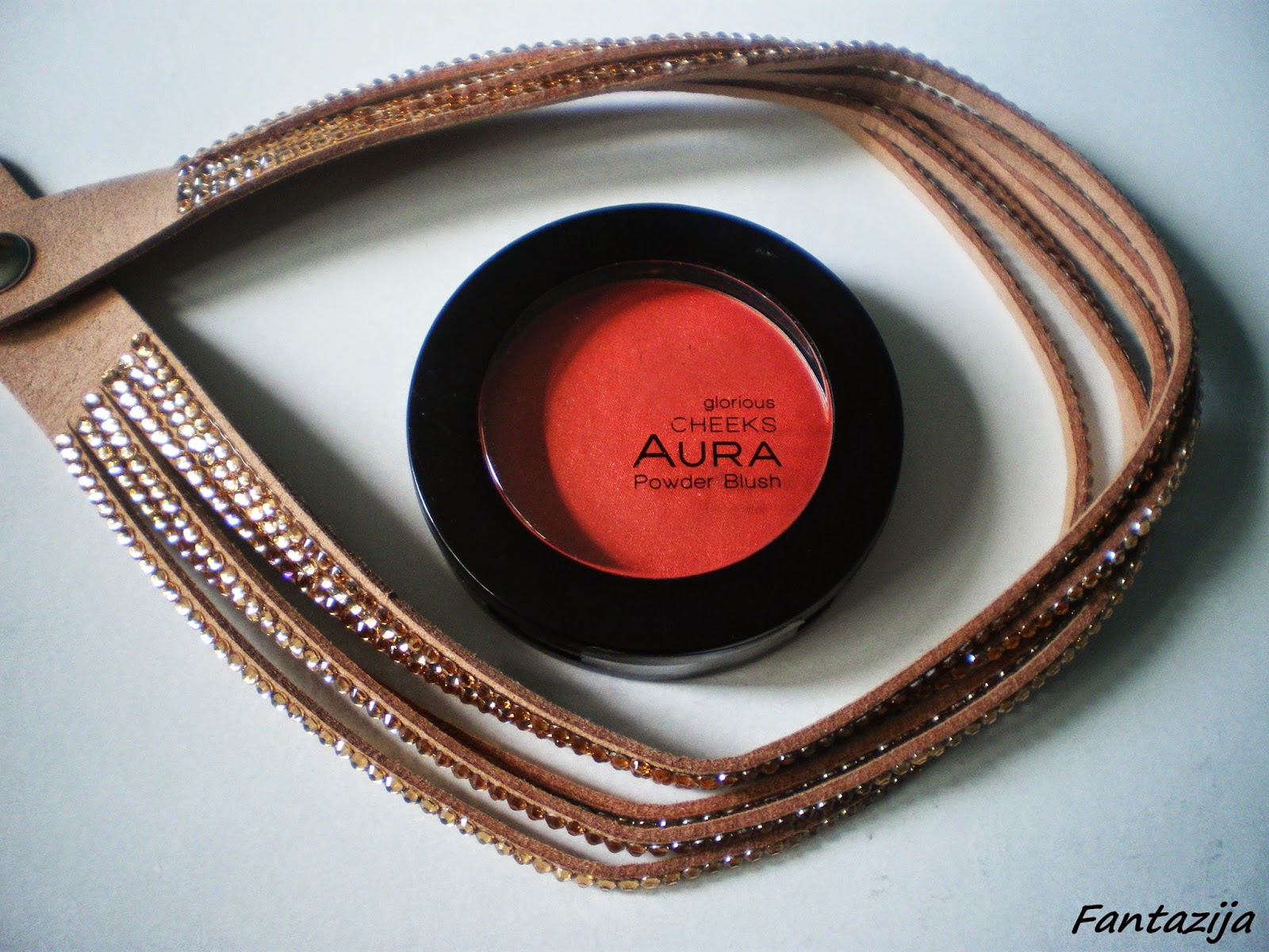 Fantazija: Aura Glorious Cheeks rumenilo