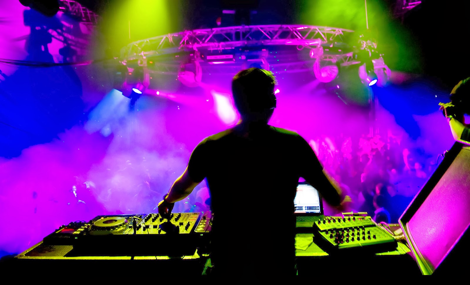 Nativi Musicali: Diventare un DJ: Un Primo approccio