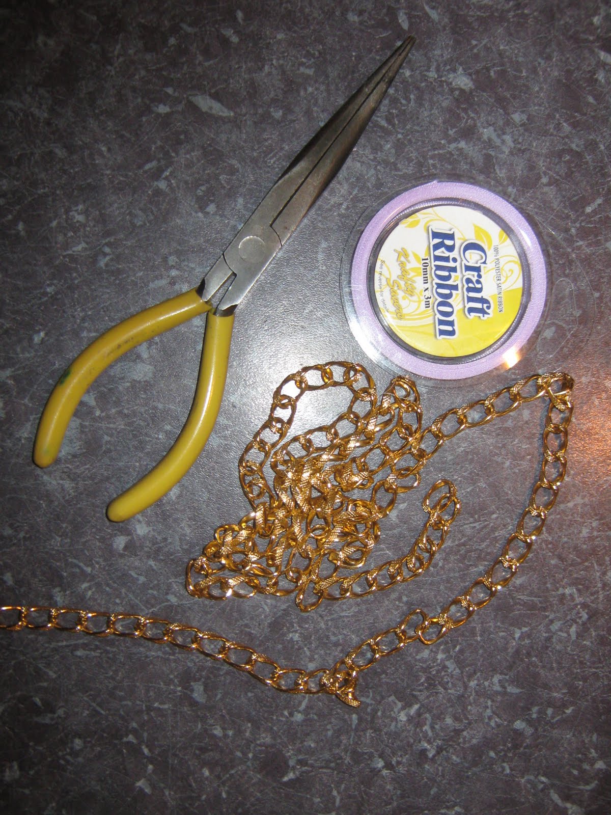 Fashion to DIY for!: DIY Project: Chain bracelet!