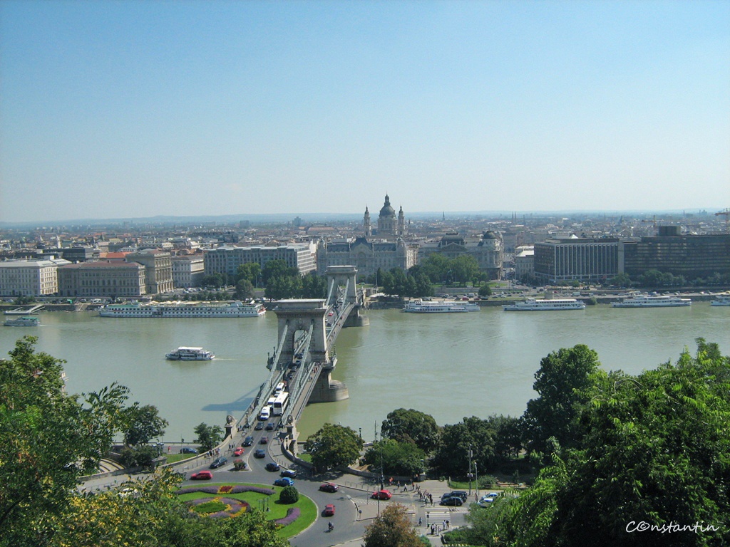 FOTO-IDEEA: Budapesta, Dunãrea şi cârcotaşii