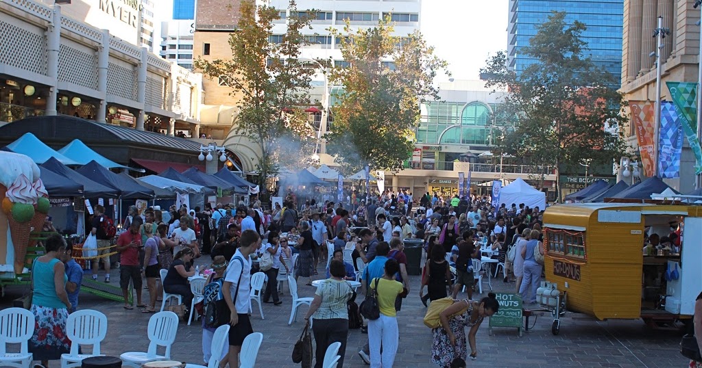 Food Endeavours of the Blue Apocalypse: Twilight Hawker Markets ...