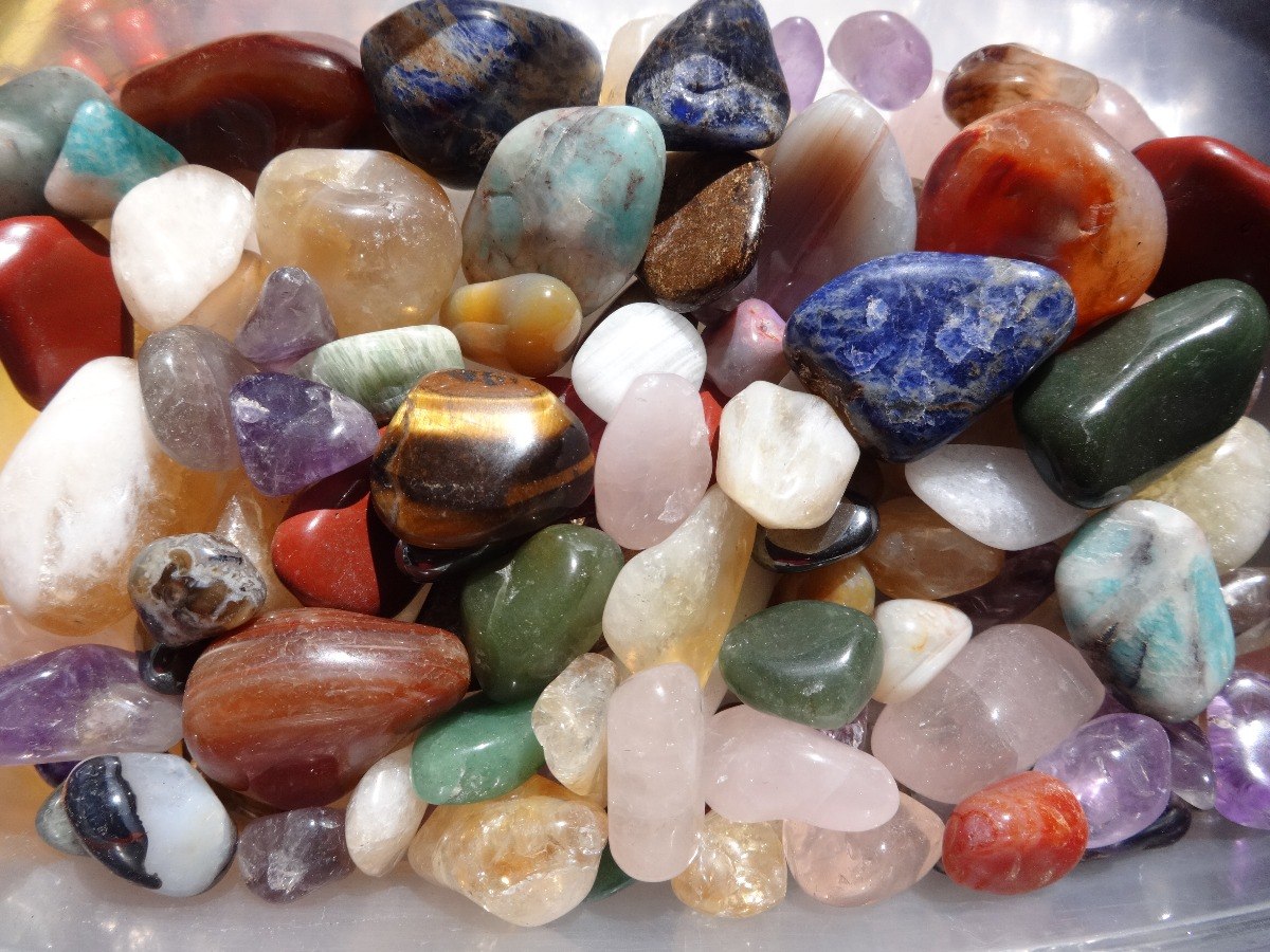 TIPOS DE CUARZOS Y SUS USOS EN LA GEMOTERAPIA LUZGITANA