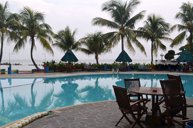 PAKET TOUR PULAU AYER COTTAGE GAYA PAPUA | Yossi Tour Wisata