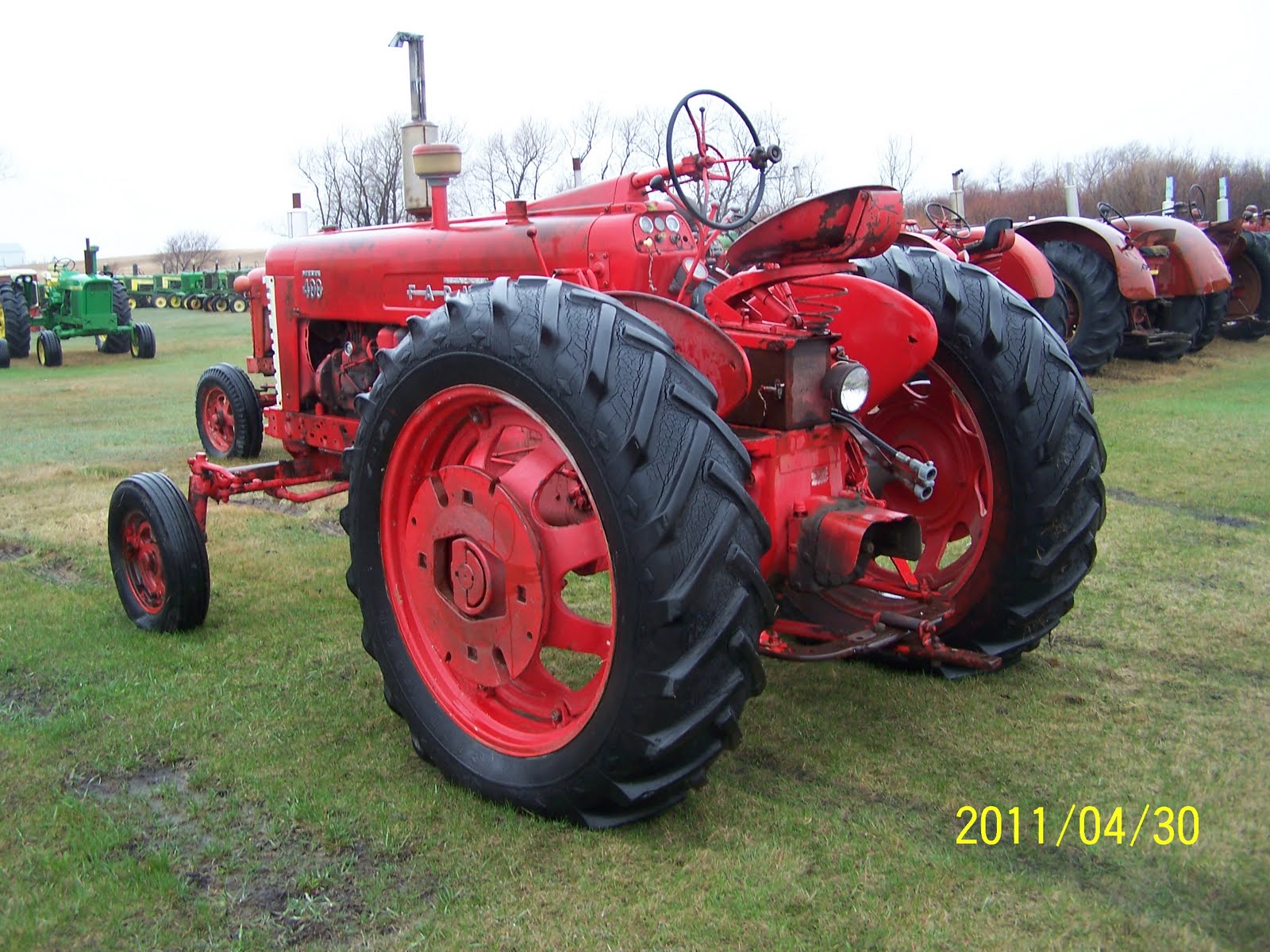DIFFERENT COLOURED JUNK: Farmall 400 Diesel