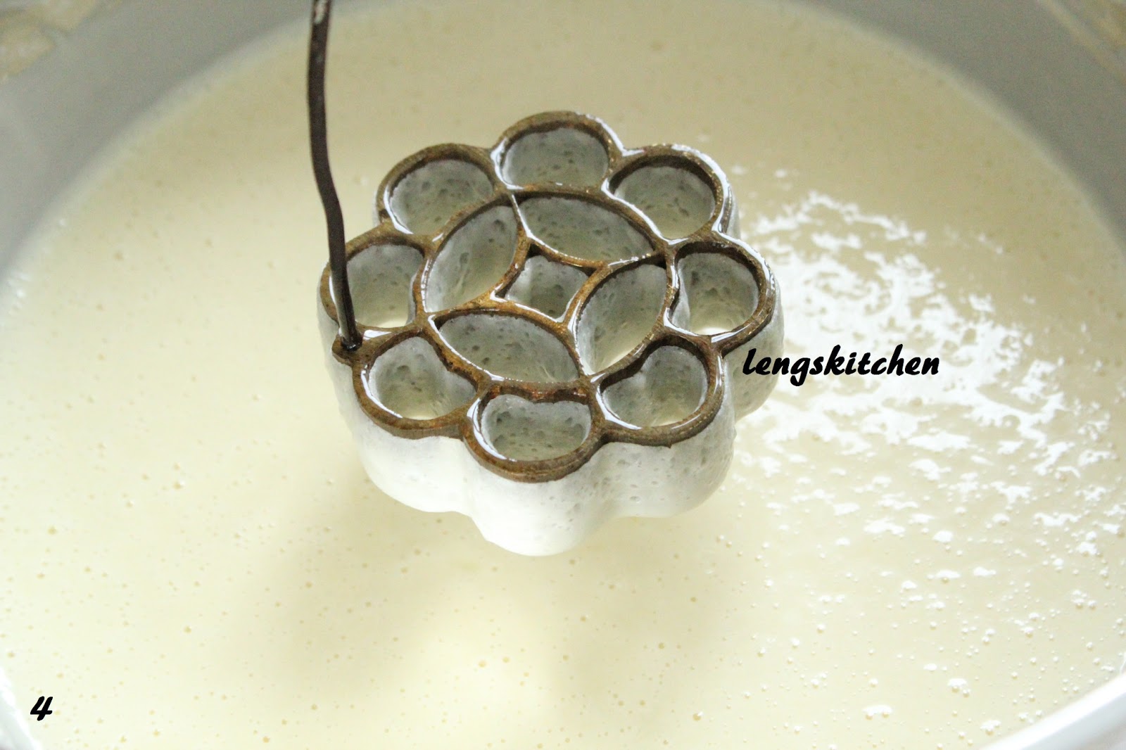 Kitchen Chaos: Beehive Cookies (Kuih Rose) 蜂窝饼 - Chinese New Year Series