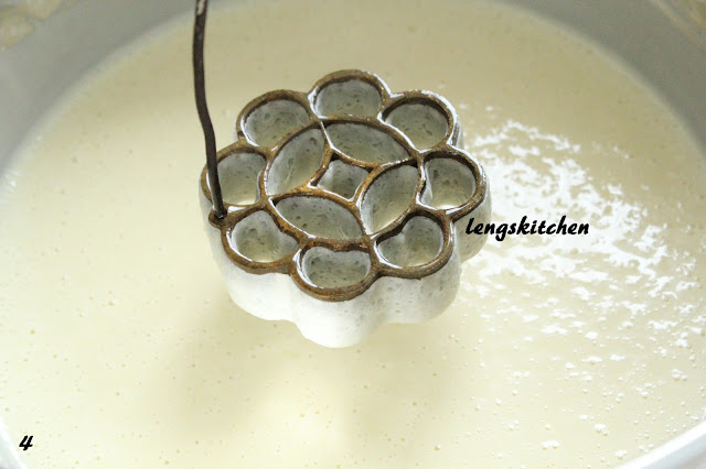 Kitchen Chaos: Beehive Cookies (Kuih Rose) 蜂窝饼 - Chinese New Year Series