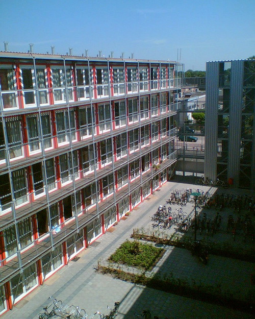 小島設計: 荷蘭的貨櫃屋宿舍 Keetwonen