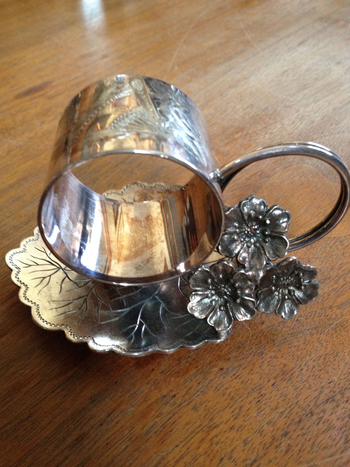 Antique Hunter Toronto Silver Plate Co Leaf Figural Victorian Napkin Ring antique-hunter-toronto-silver-plate-co-leaf-figural-victorian-napkin-ring