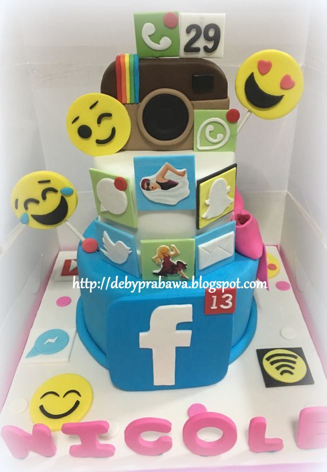 Social Media Cake