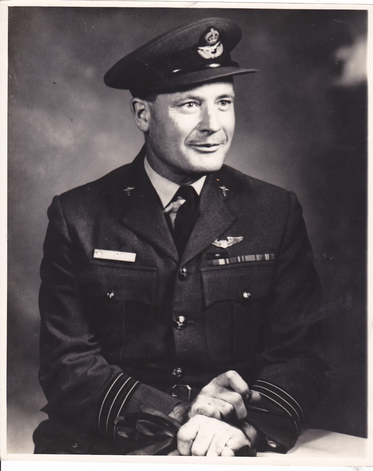 HUNGERFORD ARCADE ANTIQUES & COLLECTABLES: April 2013