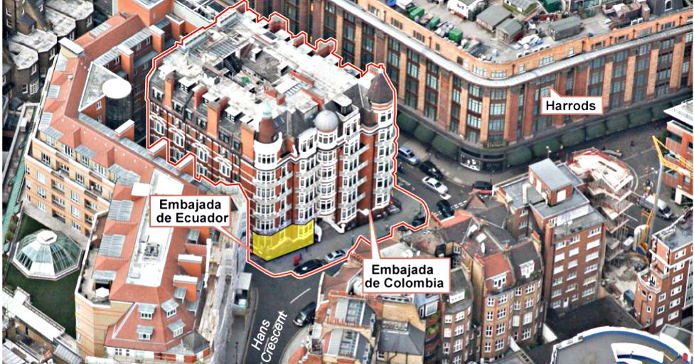 Pillar to Post: SUNDAY REVIEW / JULIAN ASSANGE: THE COMPLETE NEW YORKER ...