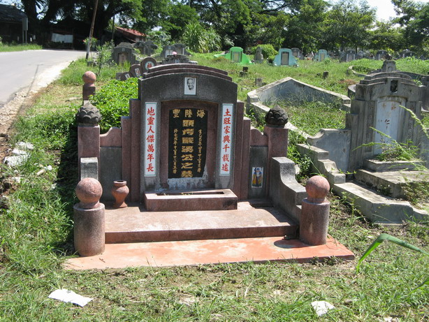 cavingliz non-cave albums: KL Kwong Tong cemetery