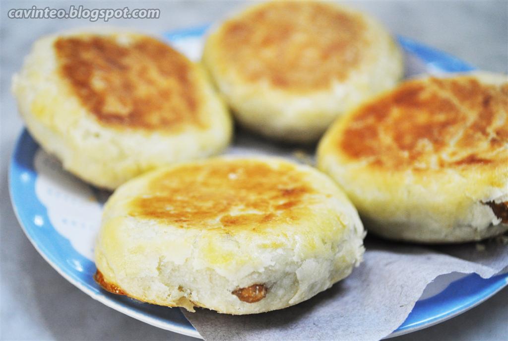 Entree Kibbles: Loong Fatt Tau Sar Piah 龍發豆沙饼 [Sweet or Salty] @ Loong ...