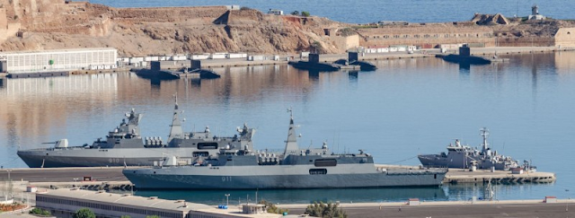 Asian Defence News: Algerian Naval base (Mers-el-Kébir) 5 kilo class ...